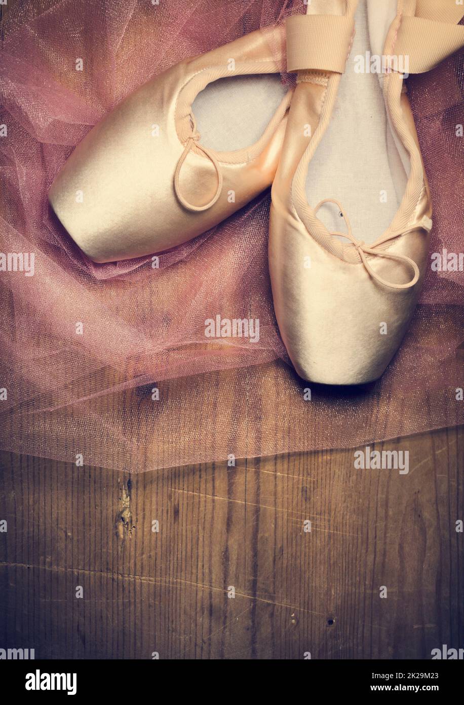 Pointe shoes hi-res stock photography and images - Alamy