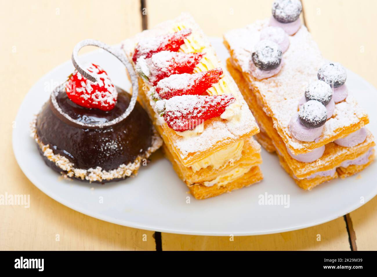 Fresh cream cake hi-res stock photography and images - Alamy