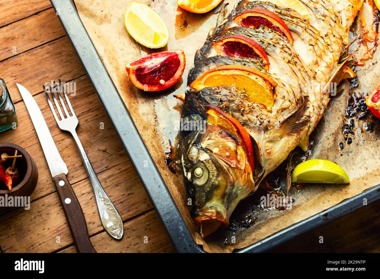 Whole roasted fish hi-res stock photography and images - Alamy