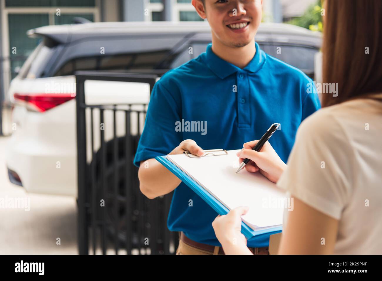 Guy from delivery service in hi-res stock photography and images - Alamy