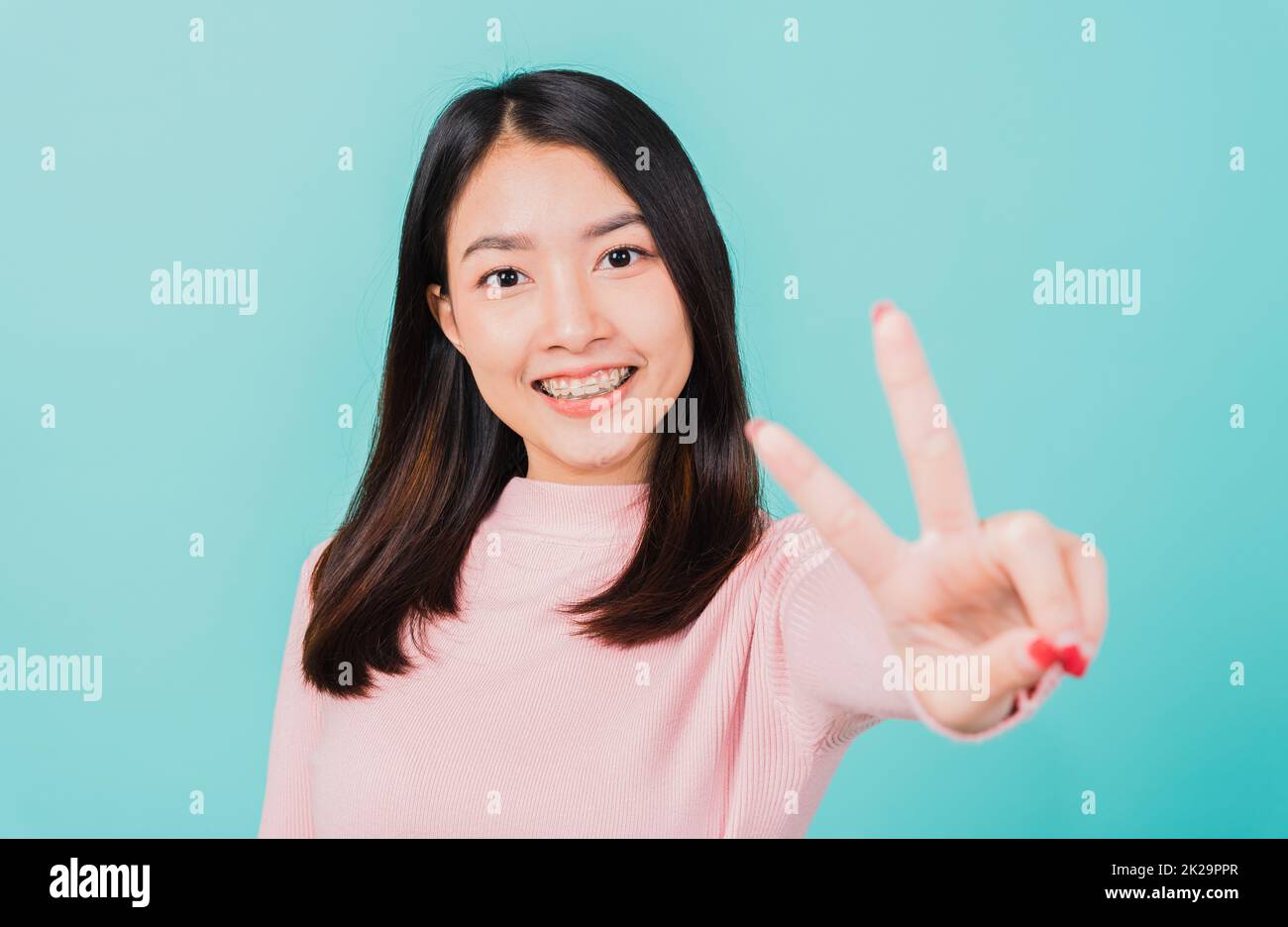 V hand pose hi-res stock photography and images - Alamy