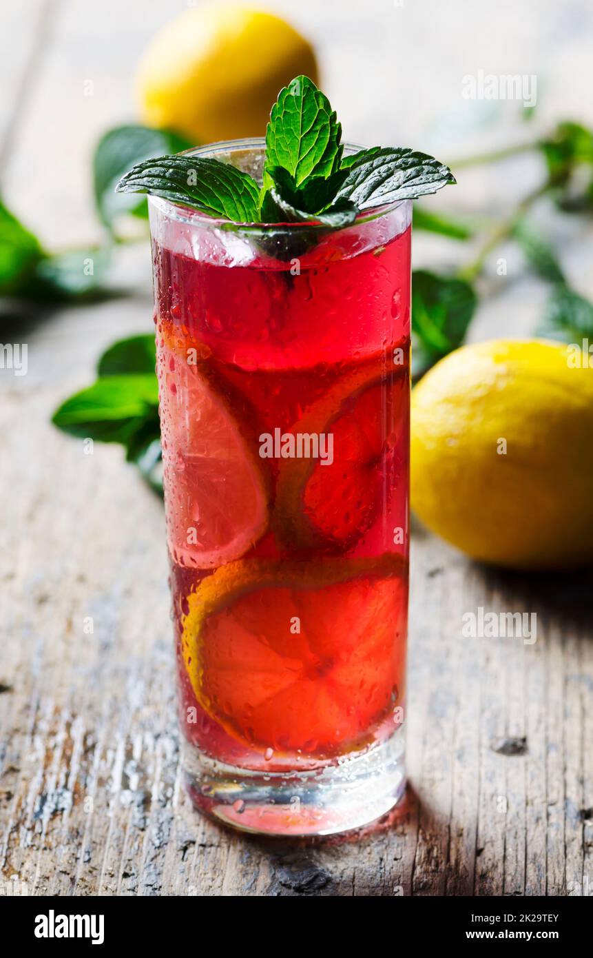 Rum ice tea hi-res stock photography and images - Alamy