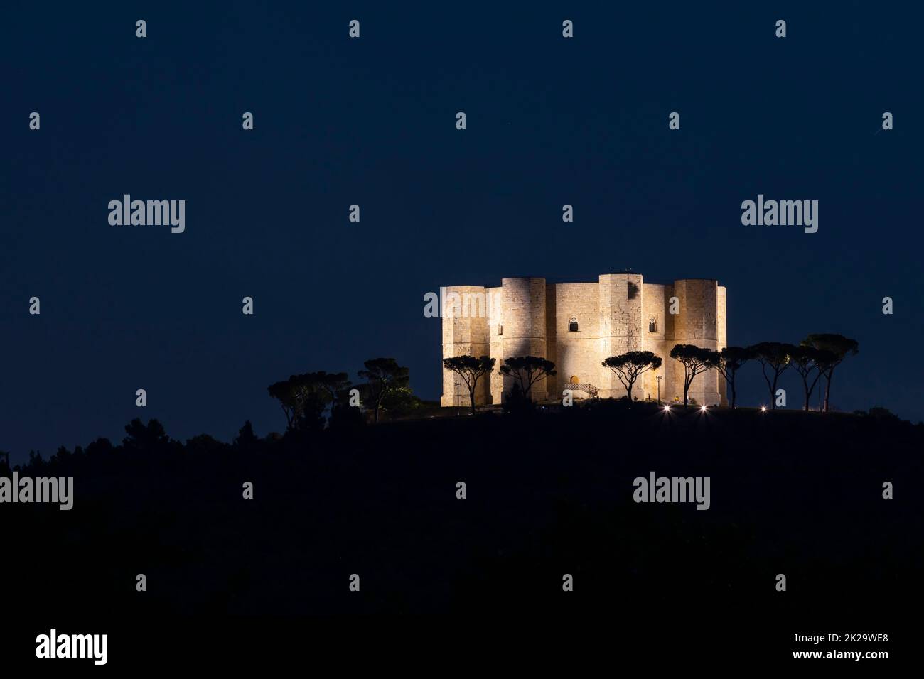 Castel del monte puglia italia hi-res stock photography and images - Alamy