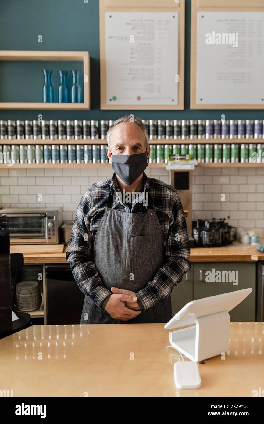 Face to face counter hi-res stock photography and images - Alamy