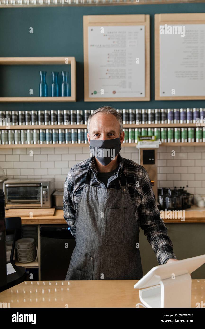 Face to face counter hi-res stock photography and images - Alamy