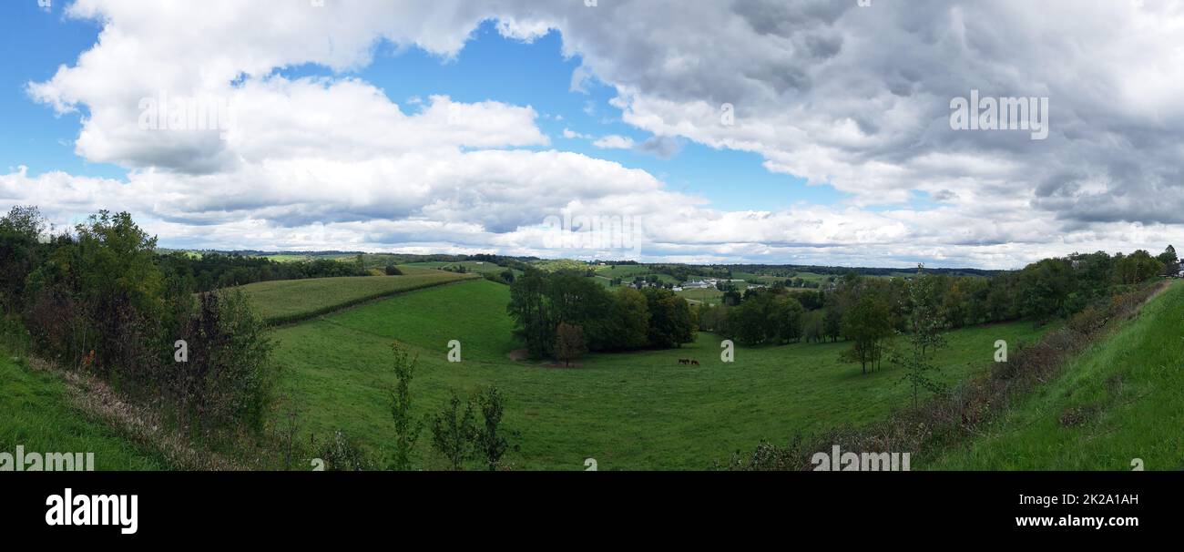 A green valley in Walnut Creek, Ohio Stock Photo - Alamy