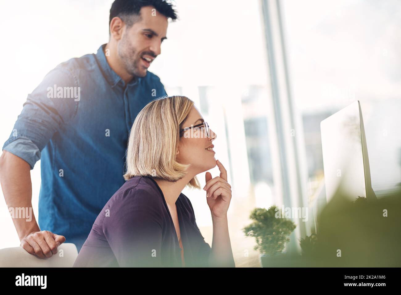 Tech teamwork hi-res stock photography and images - Alamy