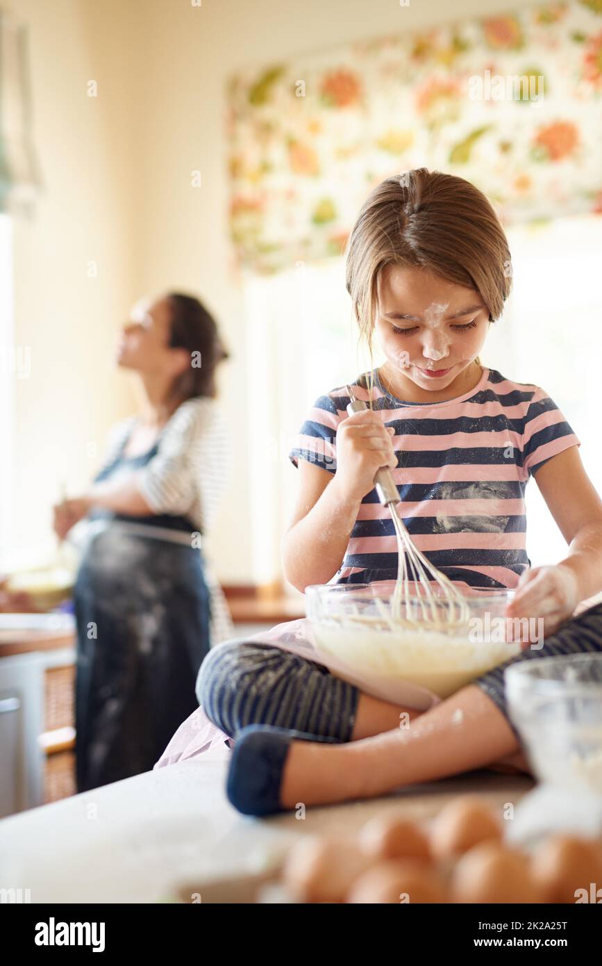 Mom kitchen hi-res stock photography and images - Alamy