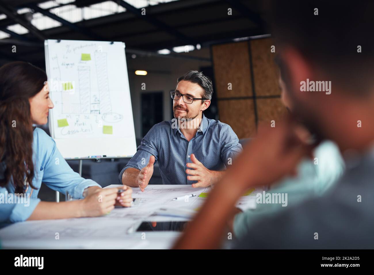 Team work around a table hi-res stock photography and images - Alamy