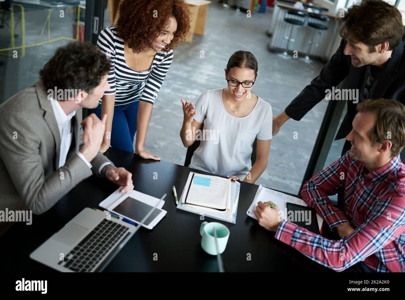 Talking office workers hi-res stock photography and images - Alamy