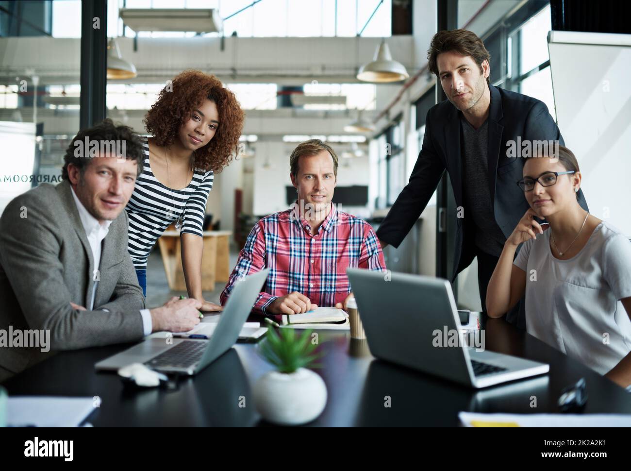 Group around office table hi-res stock photography and images - Alamy