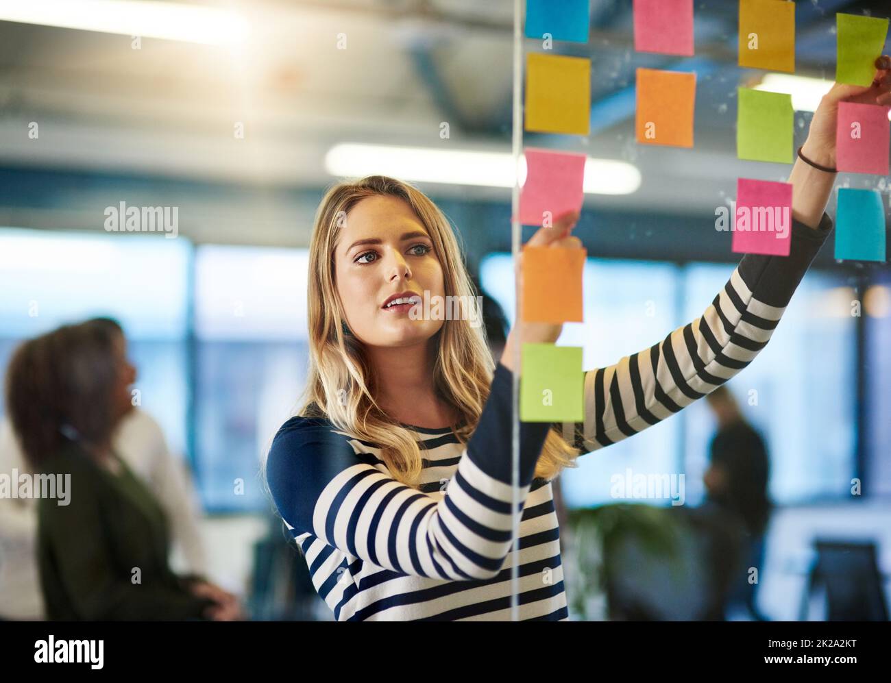 Woman sticky notes glass hi-res stock photography and images - Alamy