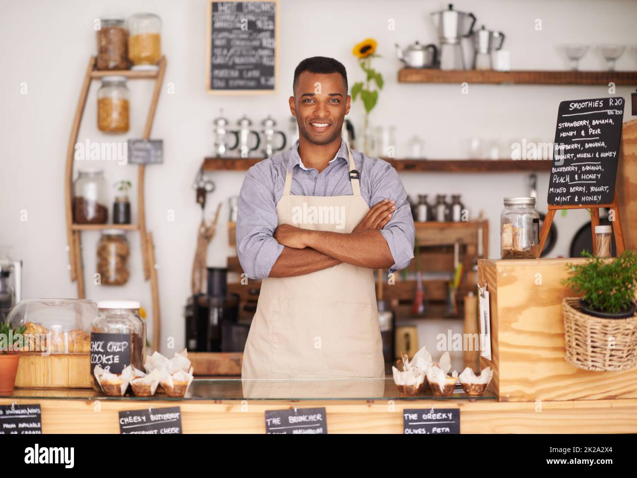 Man behind counter hi-res stock photography and images - Alamy