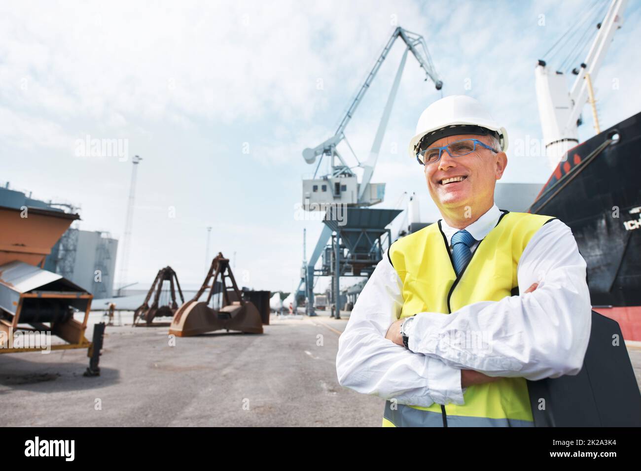 Engineers standing crane ship hi-res stock photography and images - Alamy