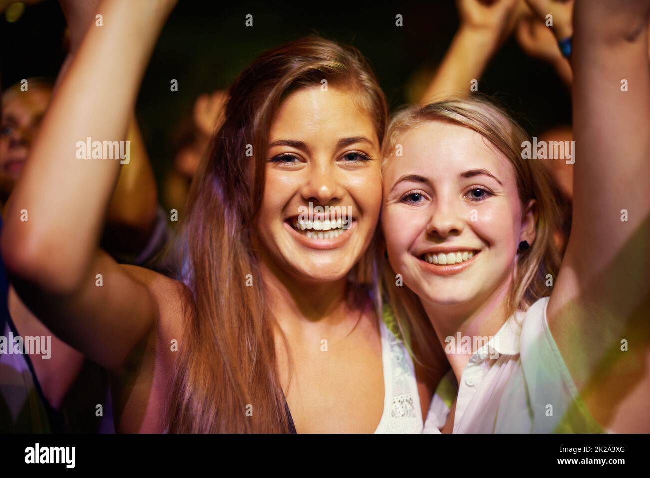 Happy girls dancing in nightclub hi-res stock photography and images ...