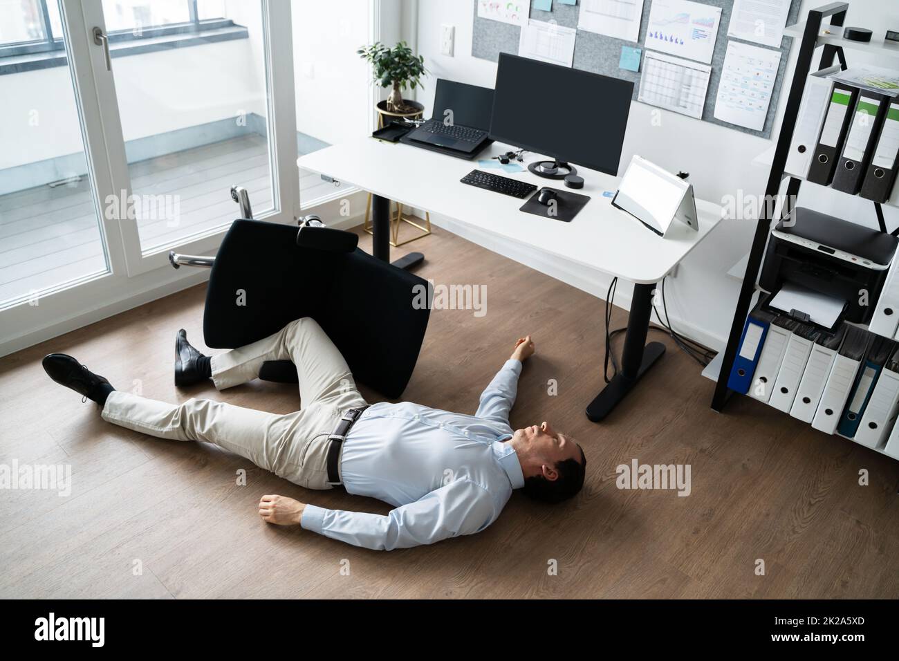 Man unconscious accident fall hi-res stock photography and images - Alamy