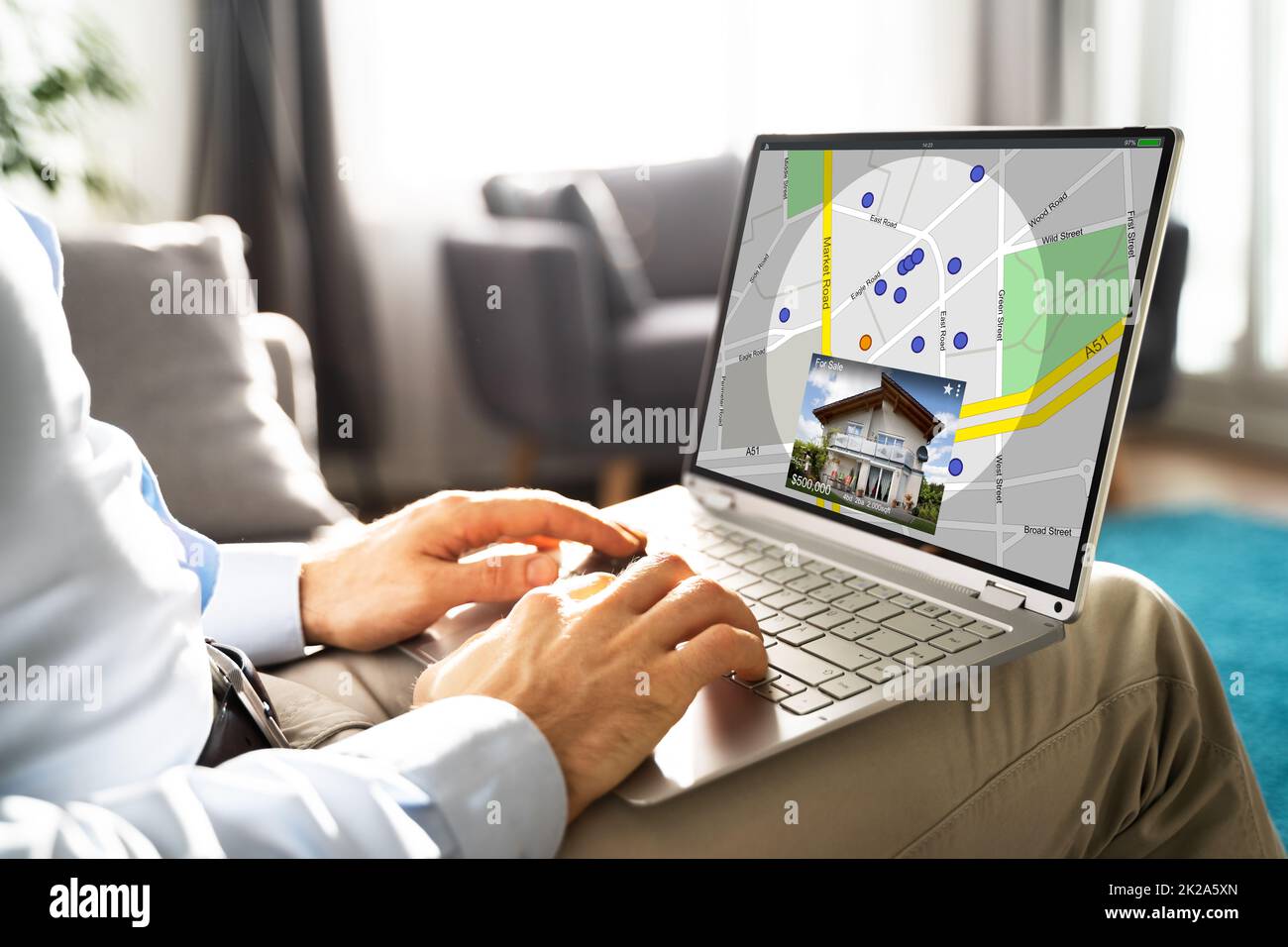 Man searching house hi-res stock photography and images - Alamy
