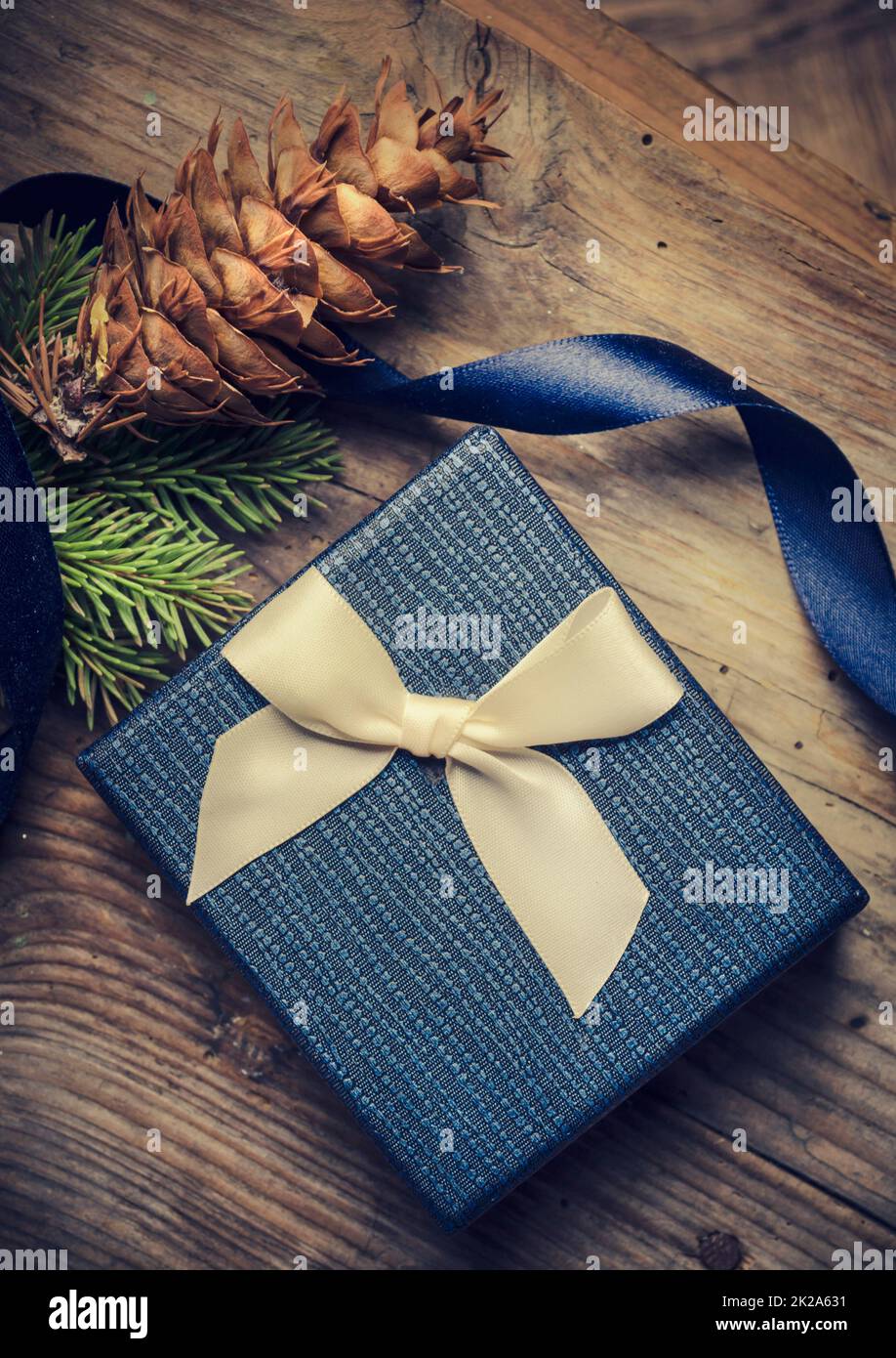 Rustic christmas present hi-res stock photography and images - Alamy