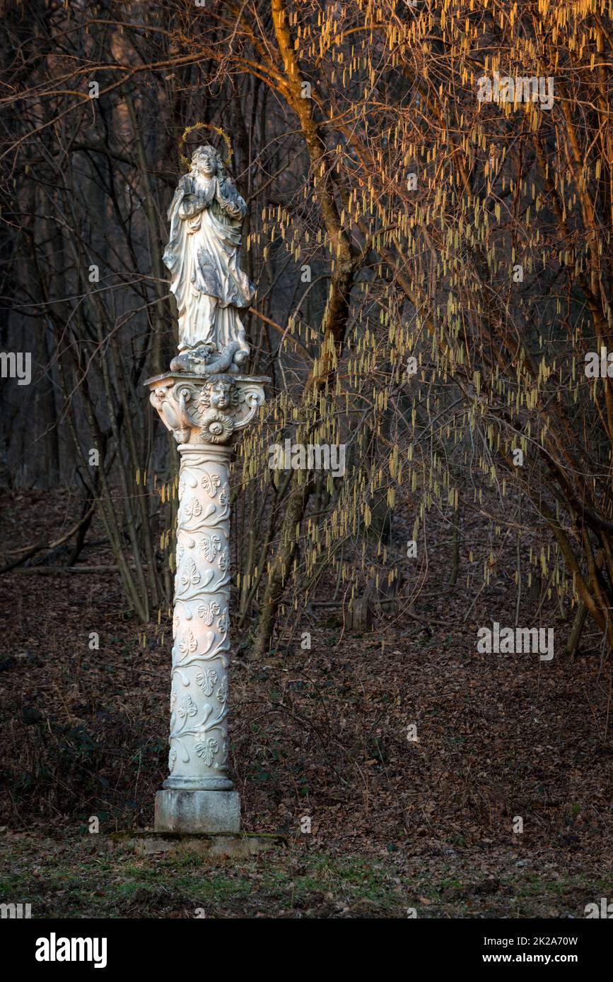 Wayside shrine Madonna on a column at Burgenland Stock Photo - Alamy