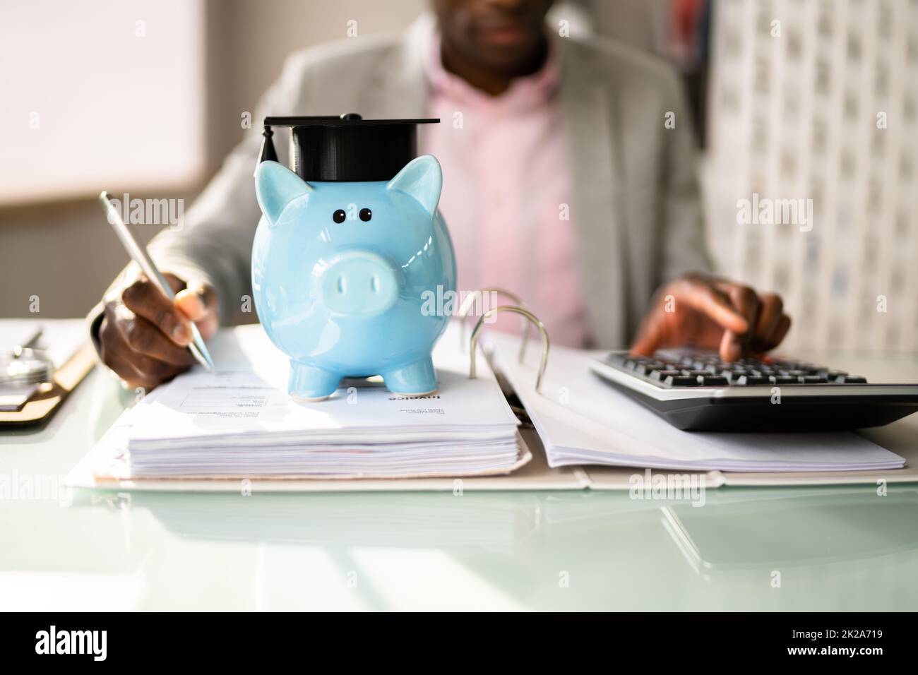 Accounting graduate hi-res stock photography and images - Alamy