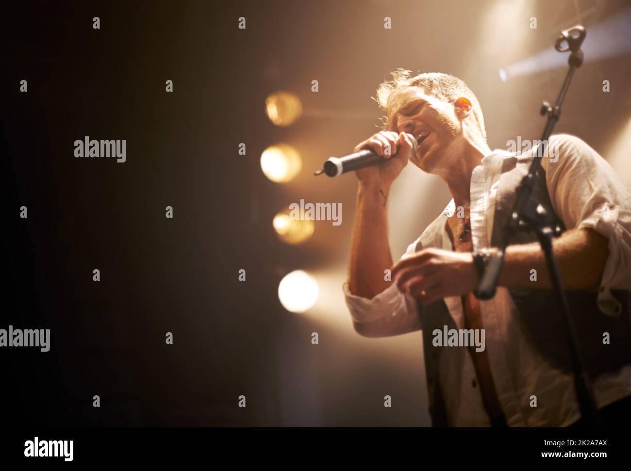 Man stage performer hi-res stock photography and images - Alamy