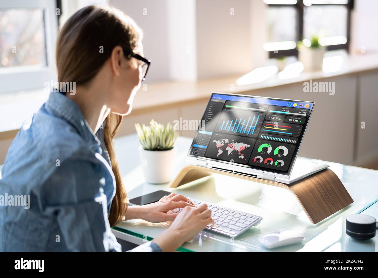 Businesswoman Using Analytics Data KPI Dashboard Stock Photo - Alamy