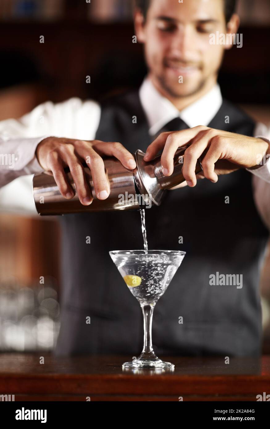 Barman mixing cocktail hi-res stock photography and images - Alamy