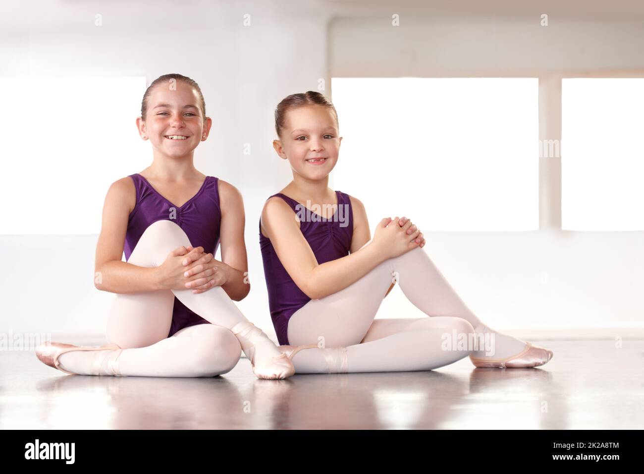 Dancer in sitting pose hi-res stock photography and images - Alamy