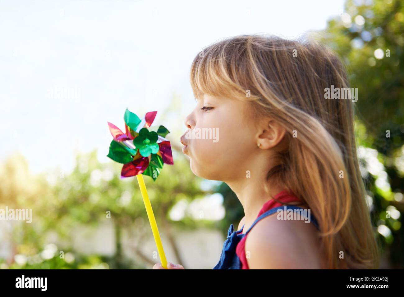 Girl with a pinwheel hi-res stock photography and images - Alamy
