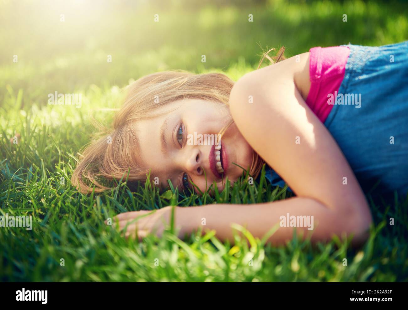 Girls on lawn hi-res stock photography and images - Alamy