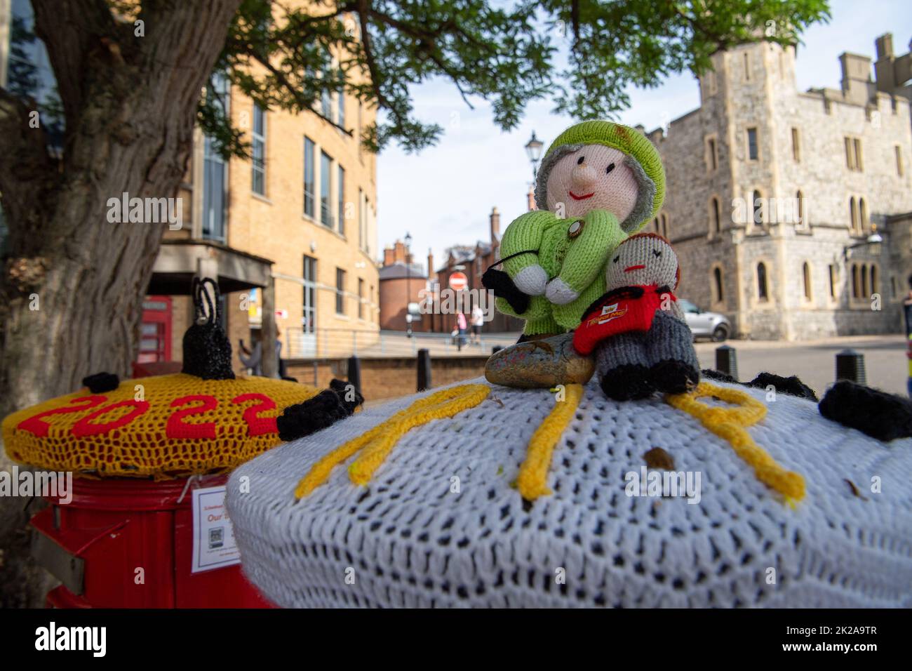 Royal post box toppers hi-res stock photography and images - Alamy