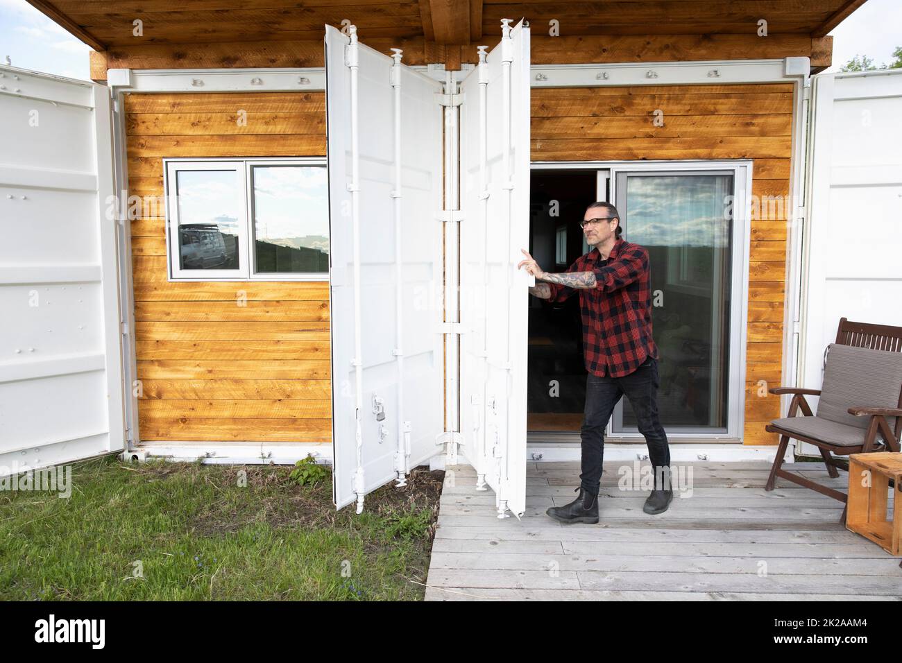 Shipping tiny container house hi-res stock photography and images - Alamy