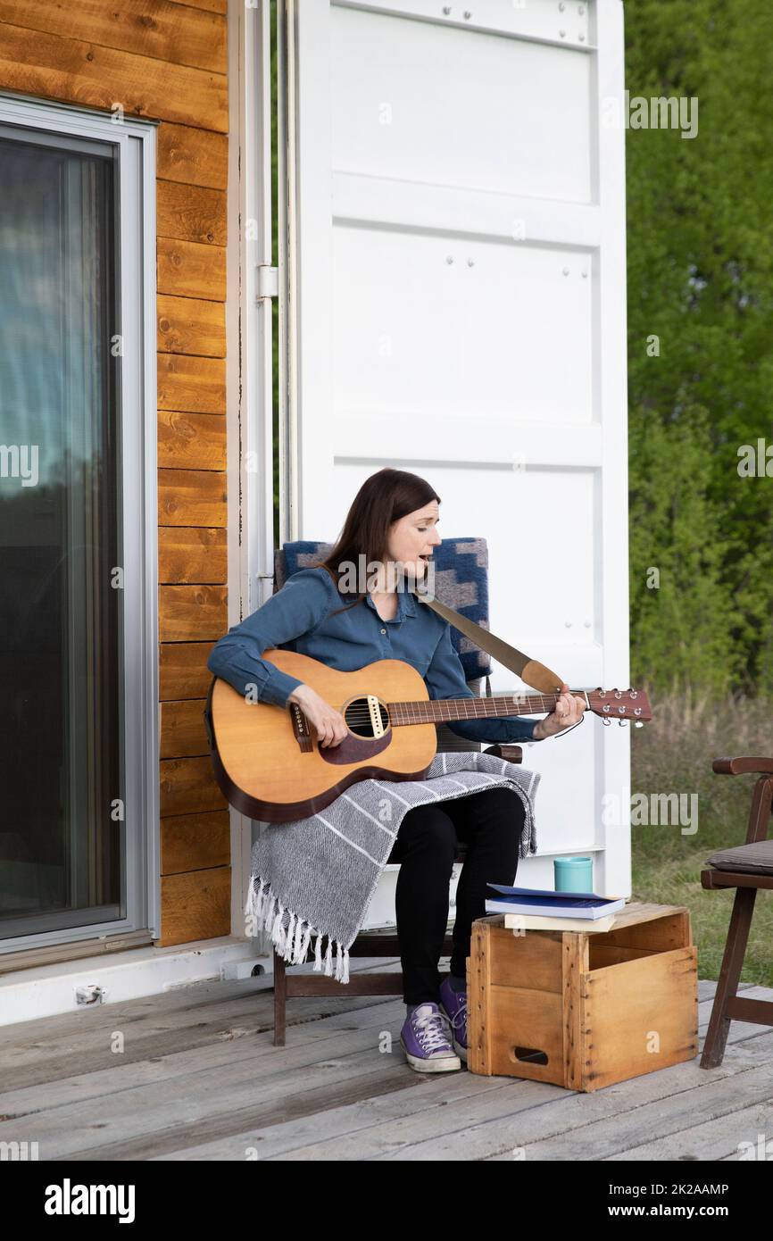 Shipping tiny container house hi-res stock photography and images - Alamy