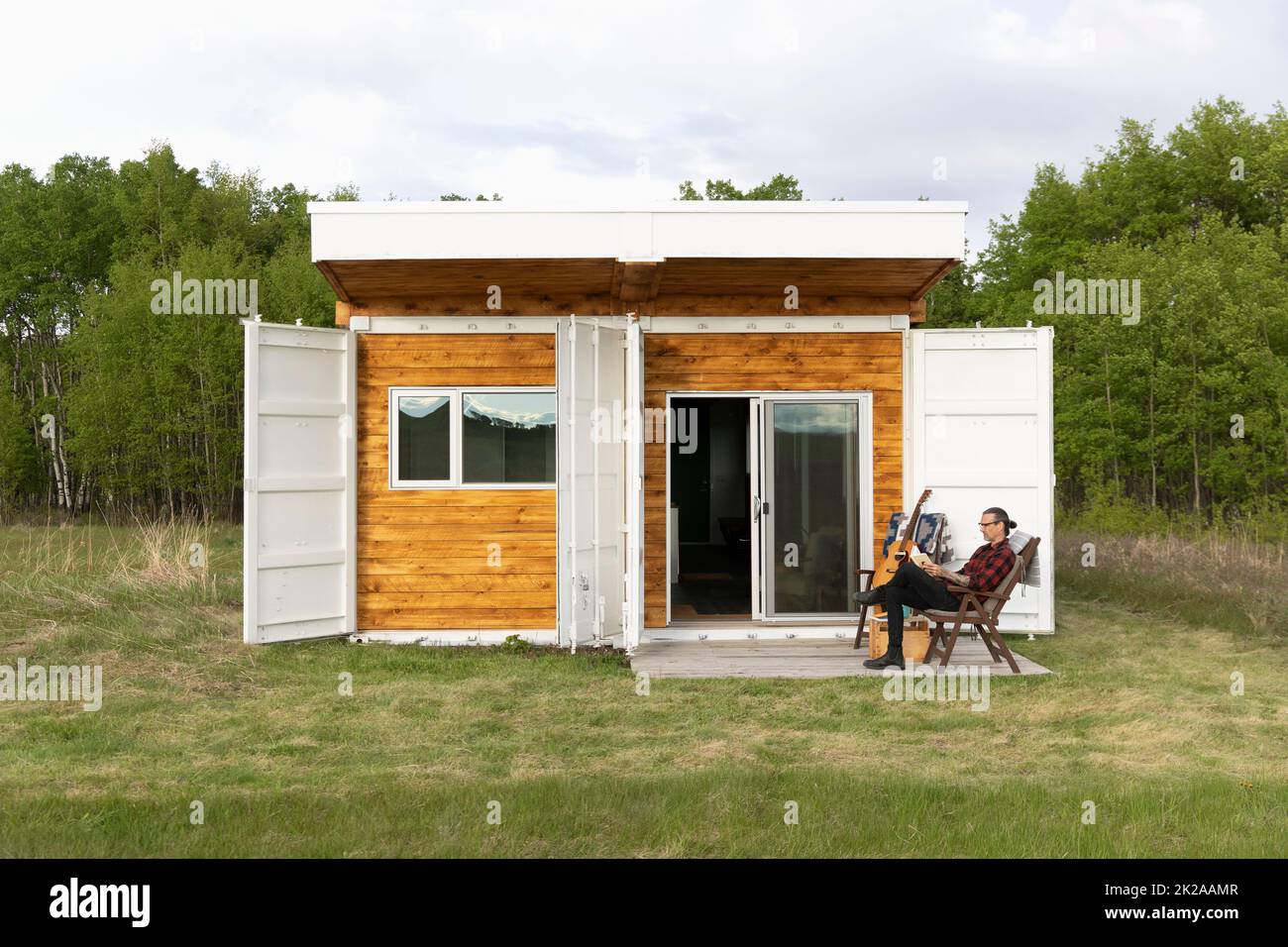 Shipping tiny container house hi-res stock photography and images - Alamy