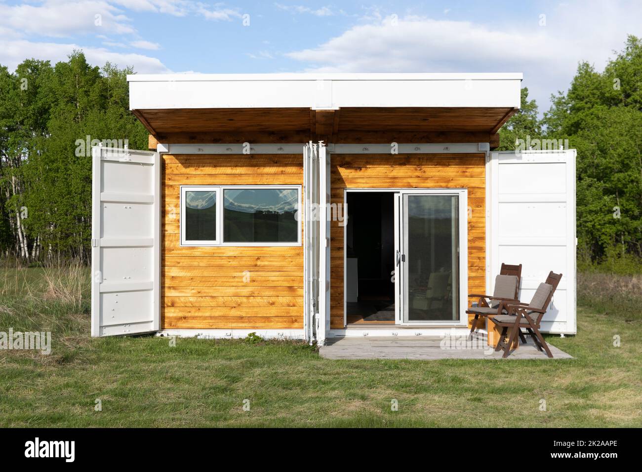 Shipping tiny container house hi-res stock photography and images - Alamy