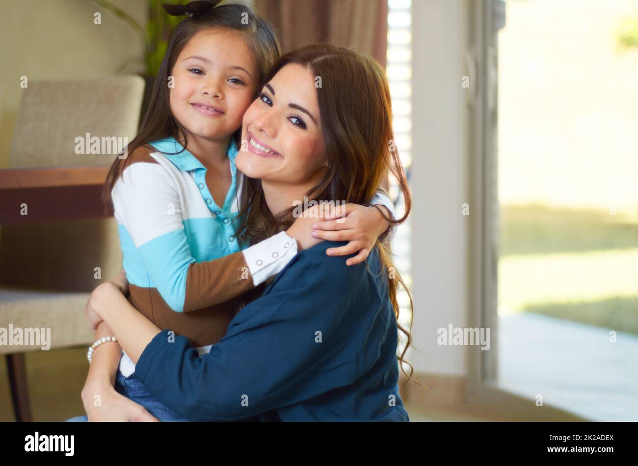 Caucasian sisters hugging hi-res stock photography and images - Alamy