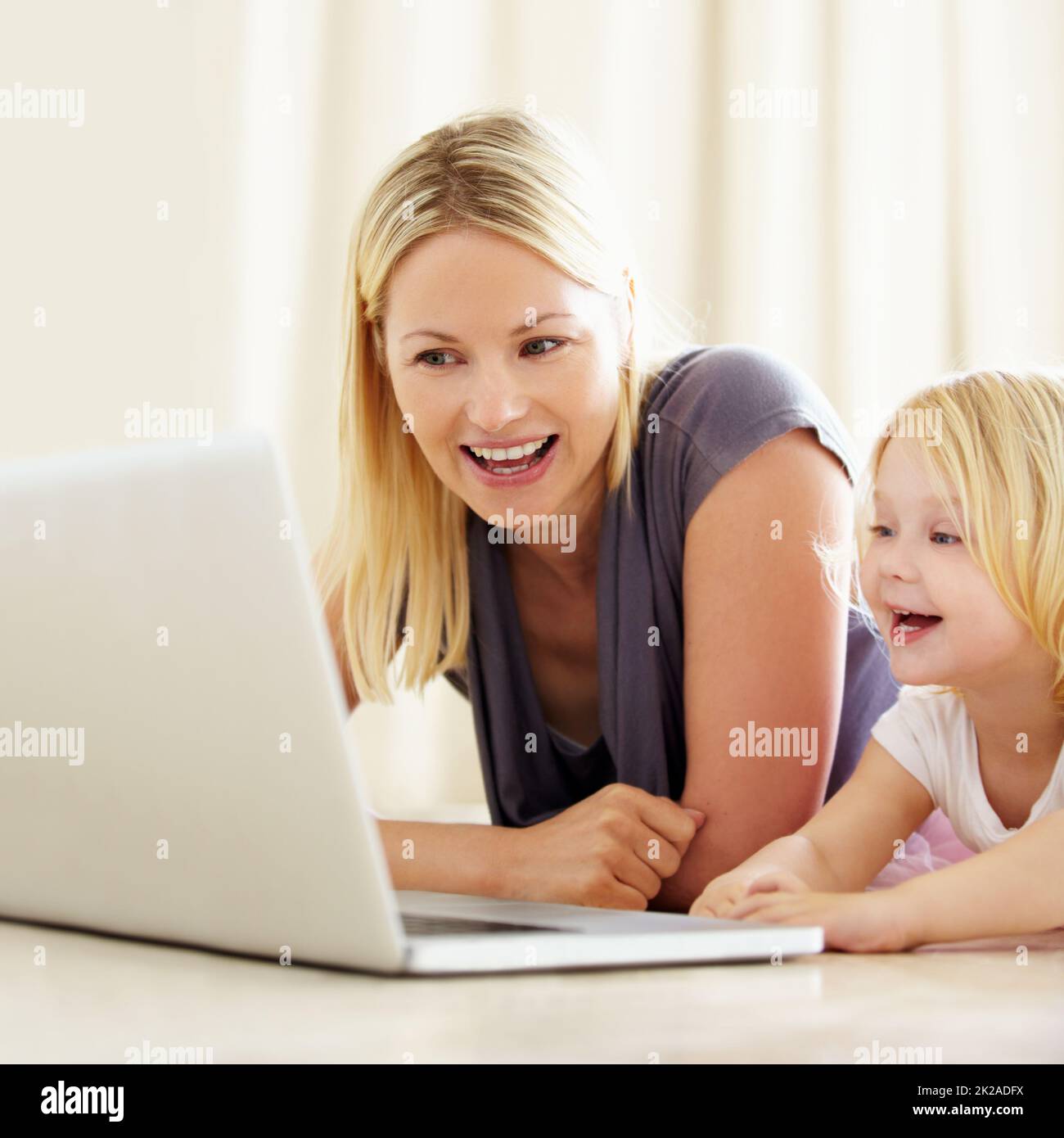 Internet cartoons hi-res stock photography and images - Alamy