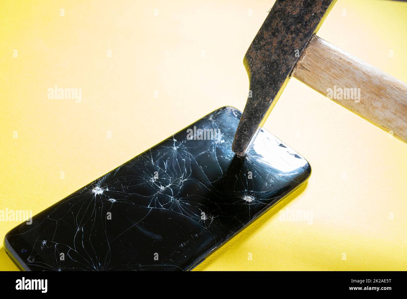 Cellphone damaged hi-res stock photography and images - Alamy
