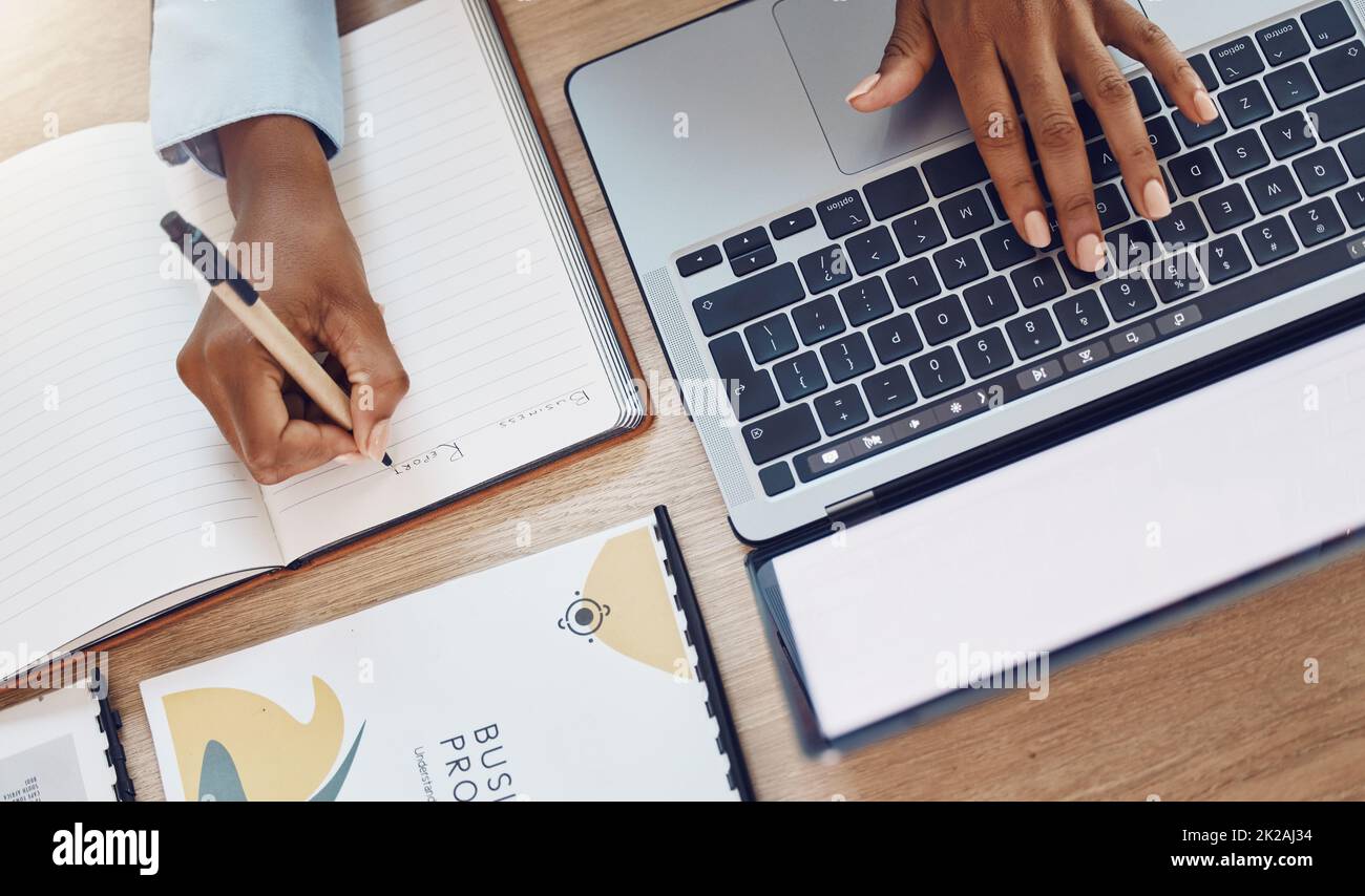 Laptop zoom hi-res stock photography and images - Alamy