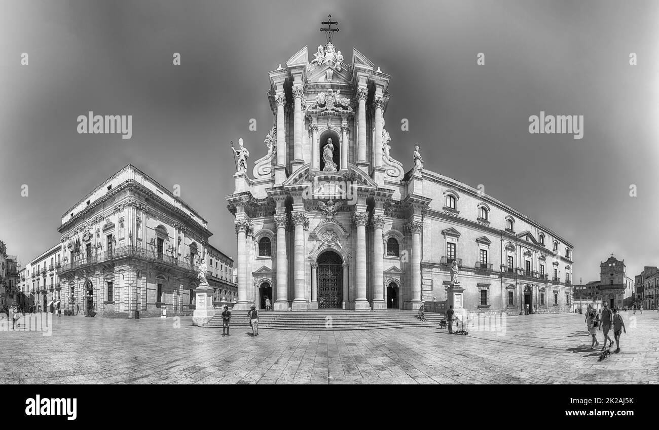 SYRACUSE, ITALY - AUGUST 14, 2021: Cathedral of Syracuse, iconic ...