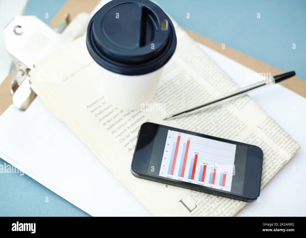 Business newspaper bar chart hi-res stock photography and images - Alamy