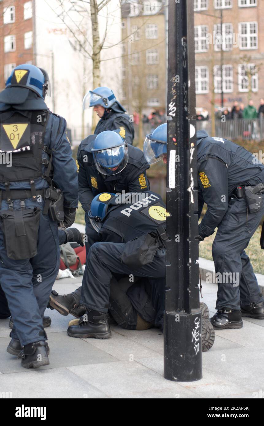 Arresting hi-res stock photography and images - Alamy