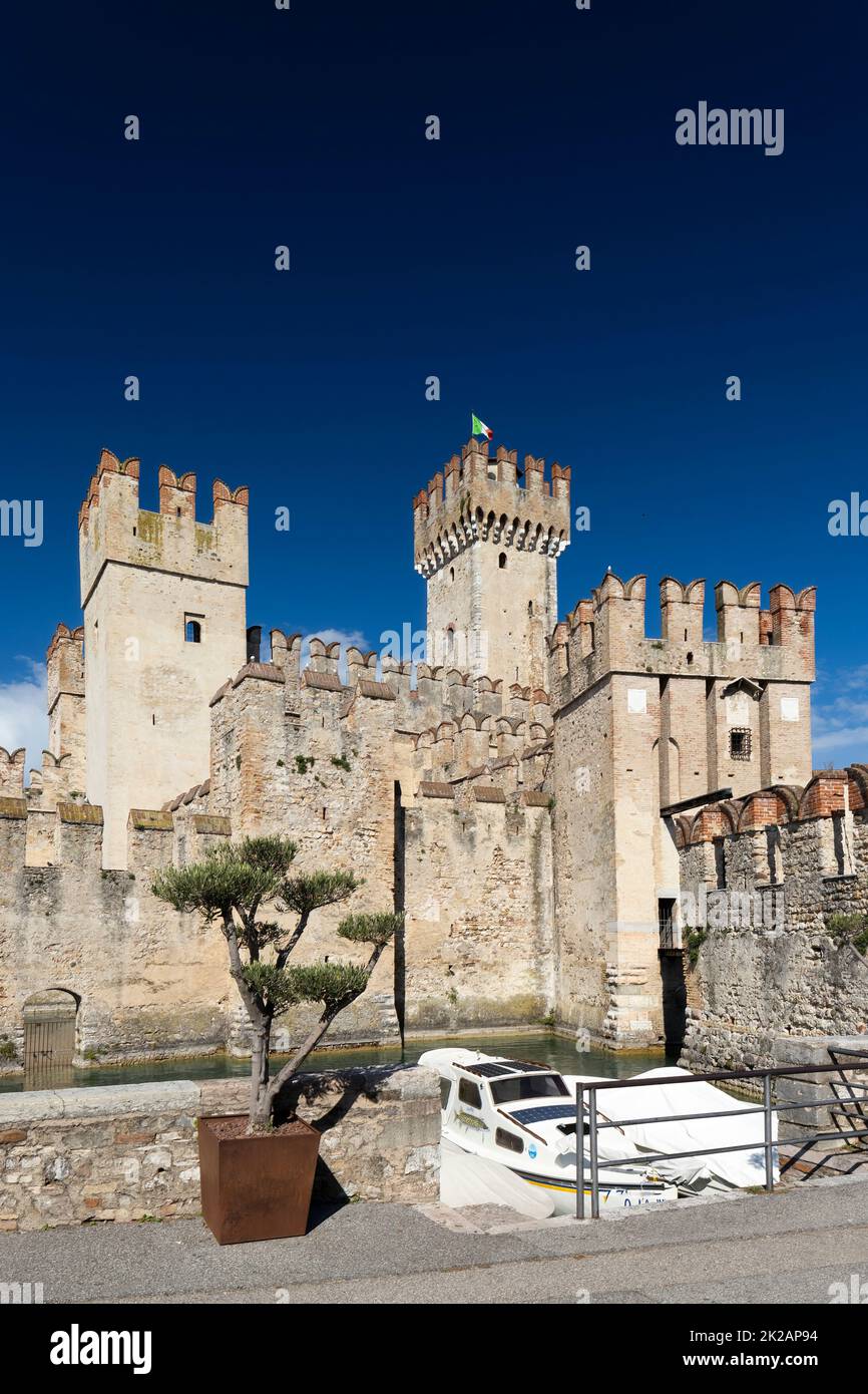 Sirmione castle hi-res stock photography and images - Alamy