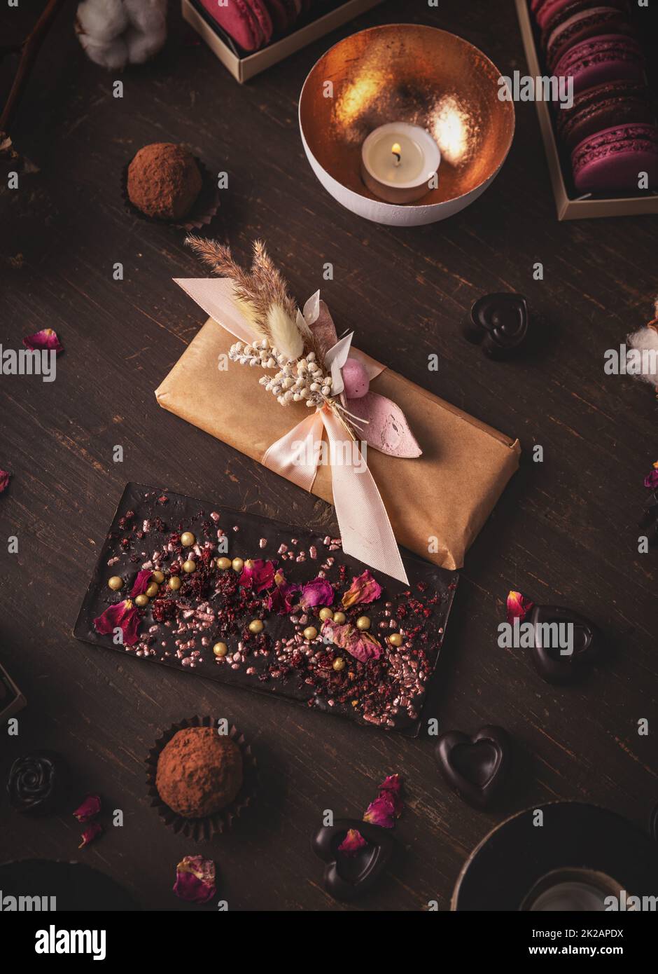 Chocolate bar background hi-res stock photography and images - Alamy