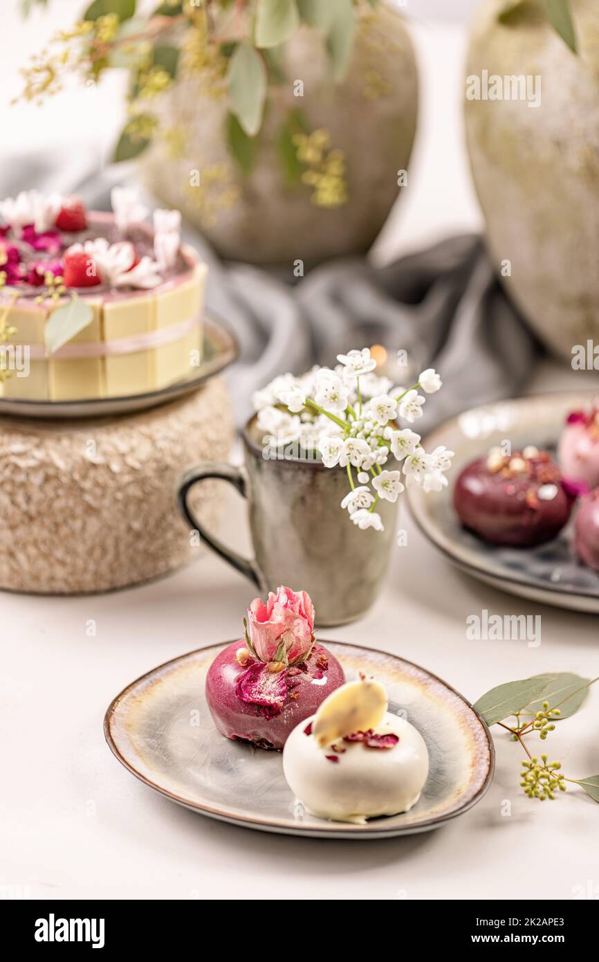 Shiny icing cake hi-res stock photography and images - Alamy