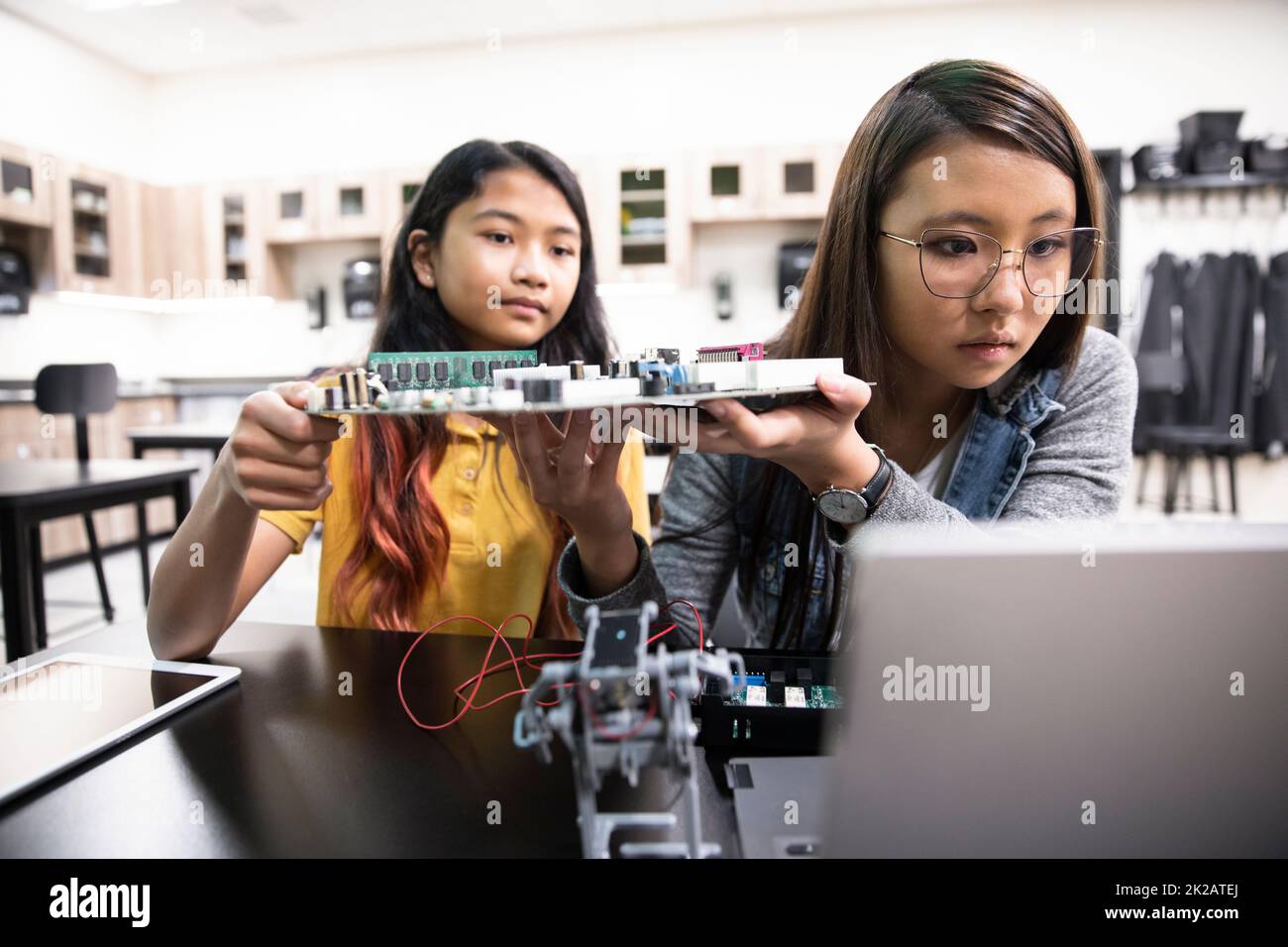Circuit teamwork hi-res stock photography and images - Alamy