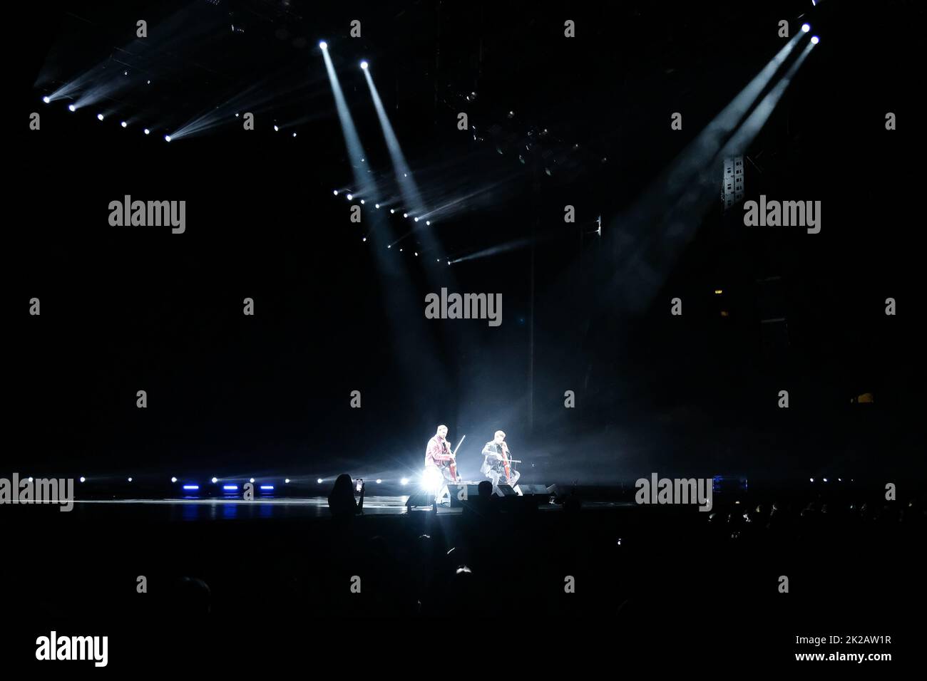 2cellos arena di verona hi-res stock photography and images - Alamy