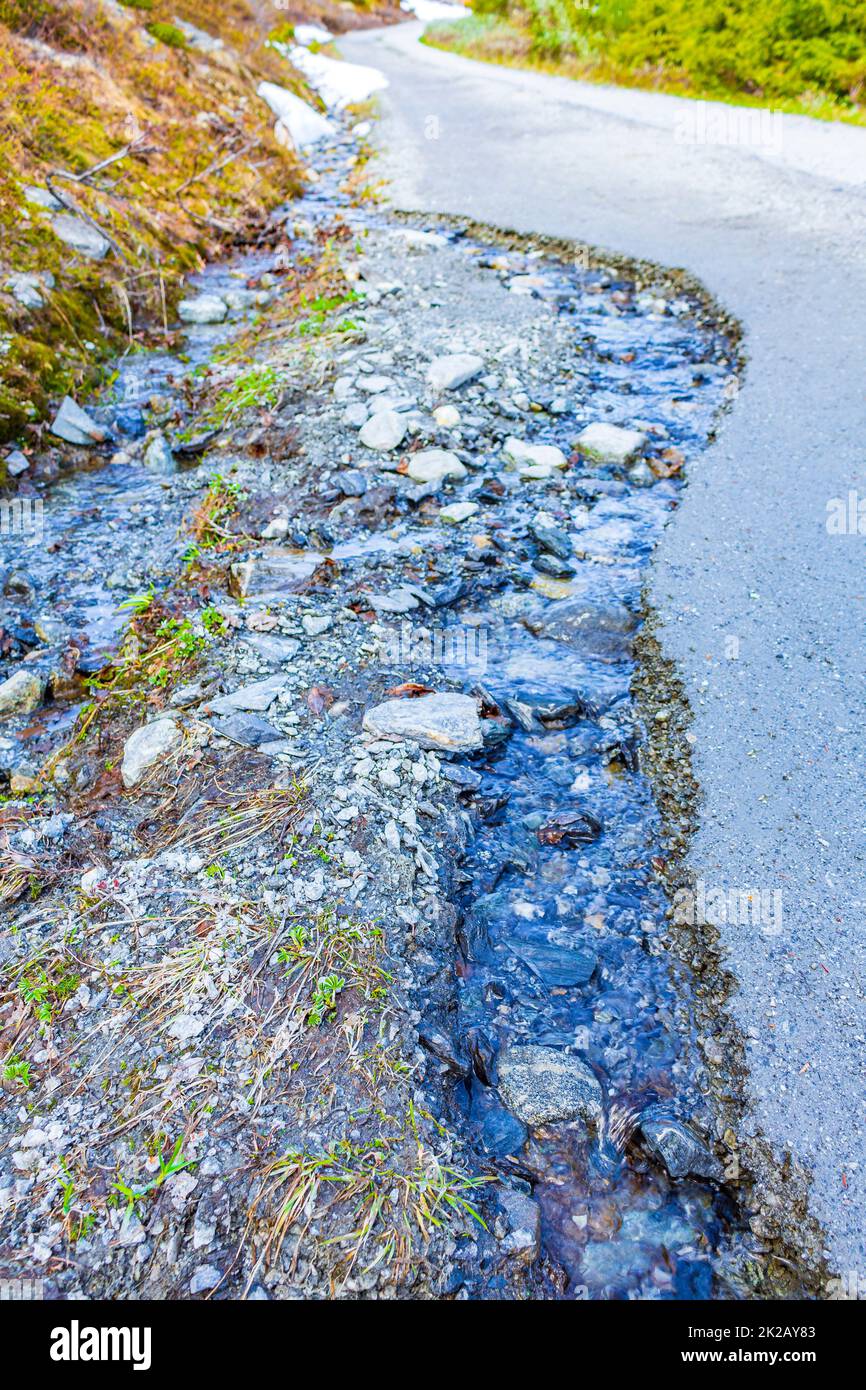 Road street mountain hi-res stock photography and images - Alamy