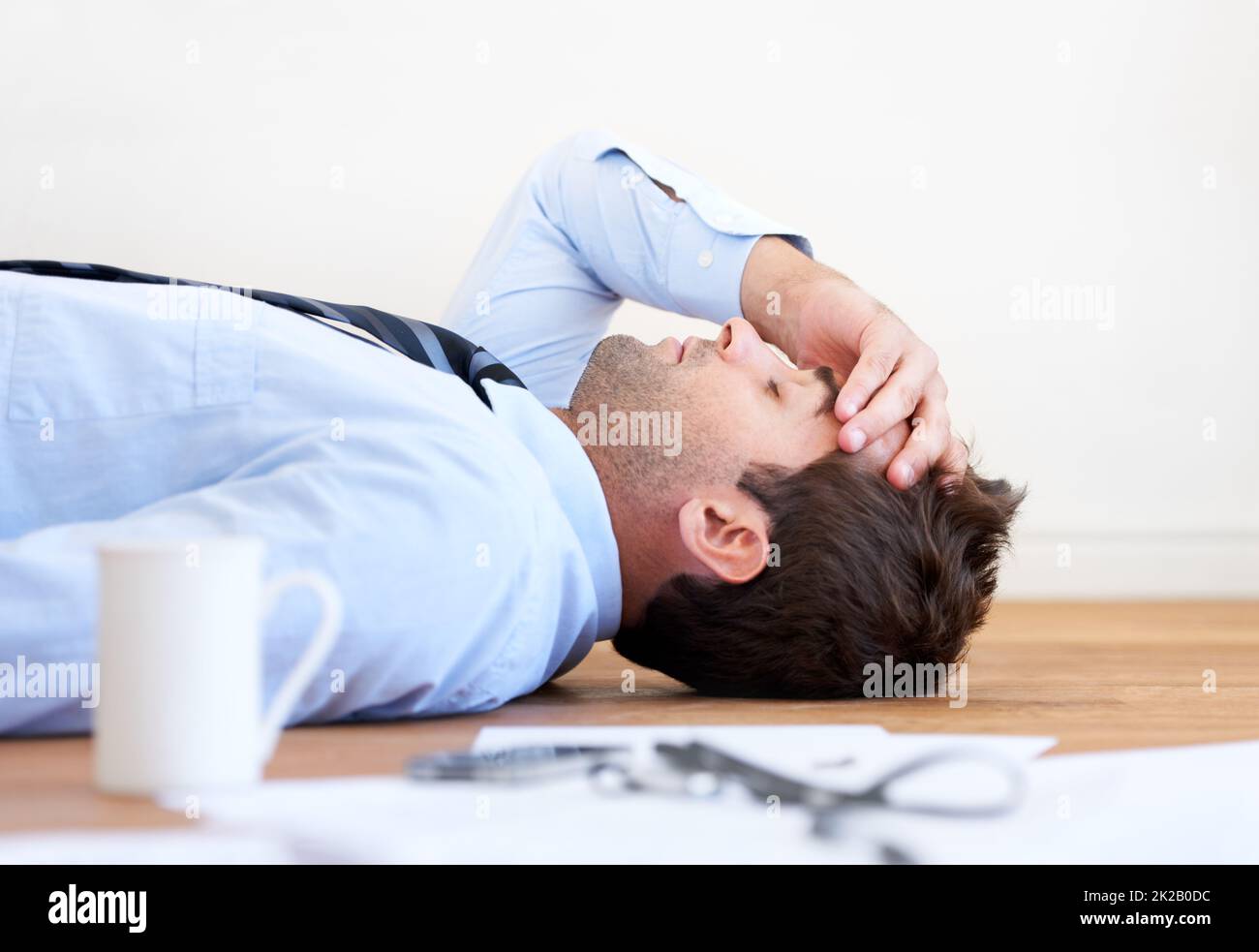 Hand on head pose hi-res stock photography and images - Alamy