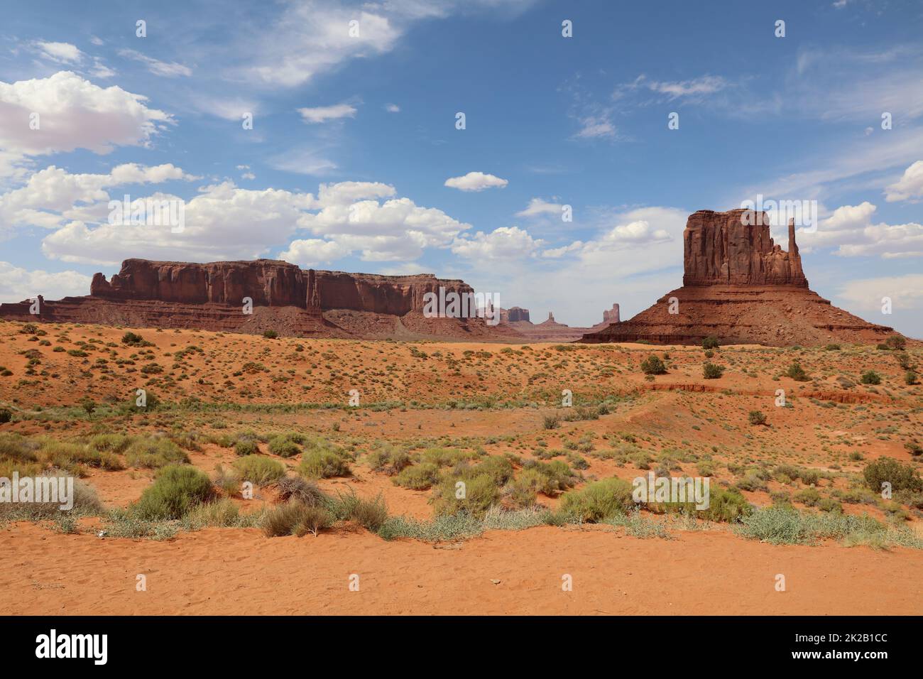 Cowboy in monument valley hi-res stock photography and images - Alamy